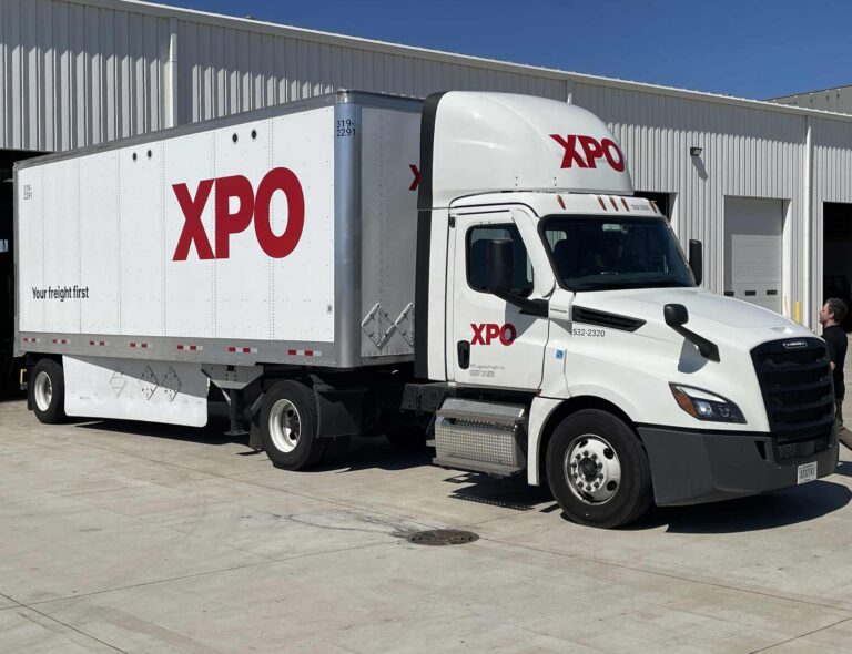 Enhance Your Fleet with Semi Truck & Tractor Trailer Graphics